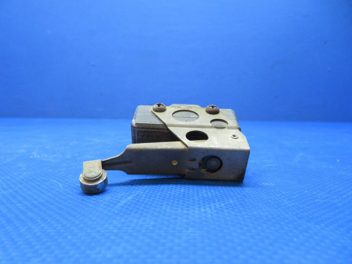 Beech 95 / D95A Travel Air Flap Limit Switch Assy PN 45-361116 TESTED ...