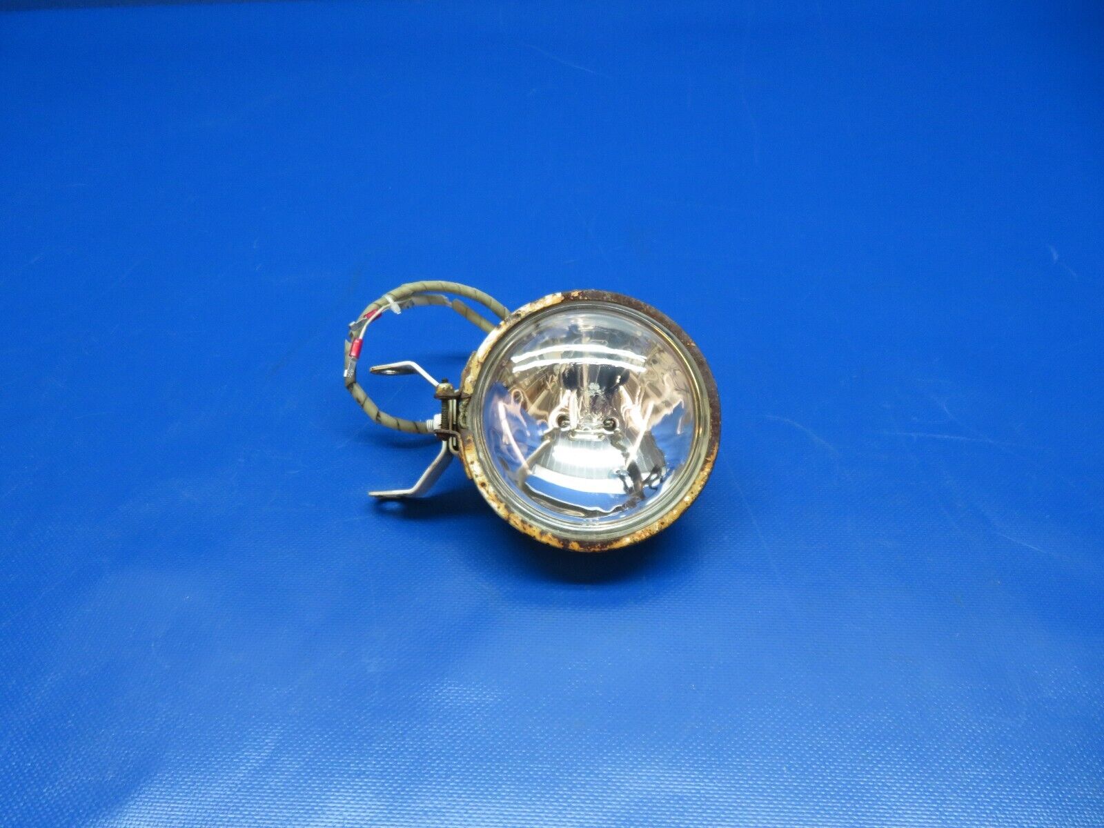 Cessna 310 / 310R Taxi Light w/ Bracket 28V P/N B4150B3-4594 TESTED (1 ...