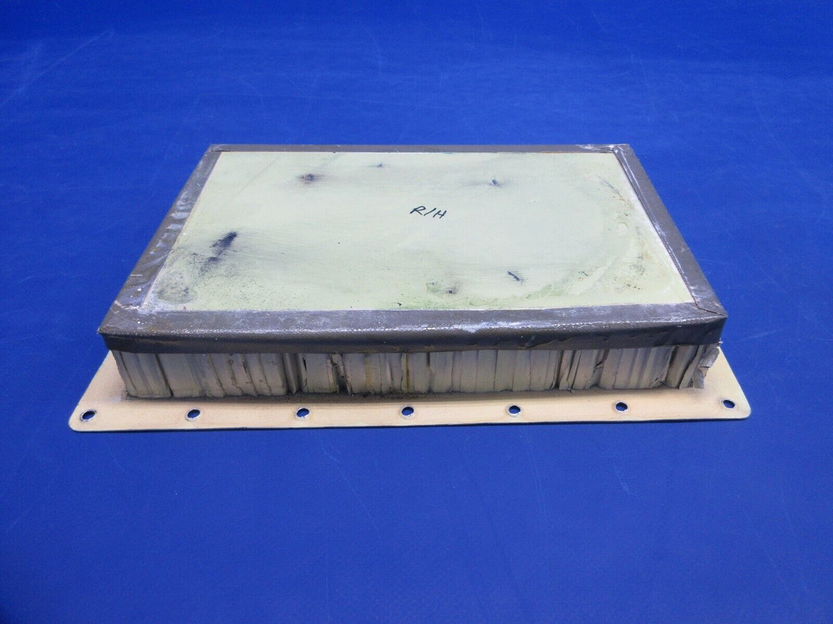 Beech 58 Baron RH Wing Fuel Cell Access Panel (0325-978) – Safe Skies ...