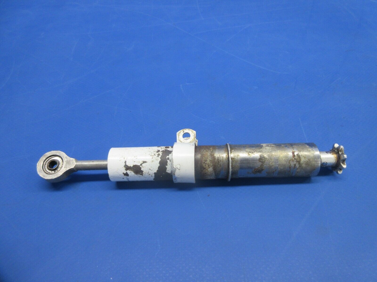 Cessna 310 / 310R Elevator Trim Tab Actuator Assembly P/N 1260074-1 (1 ...