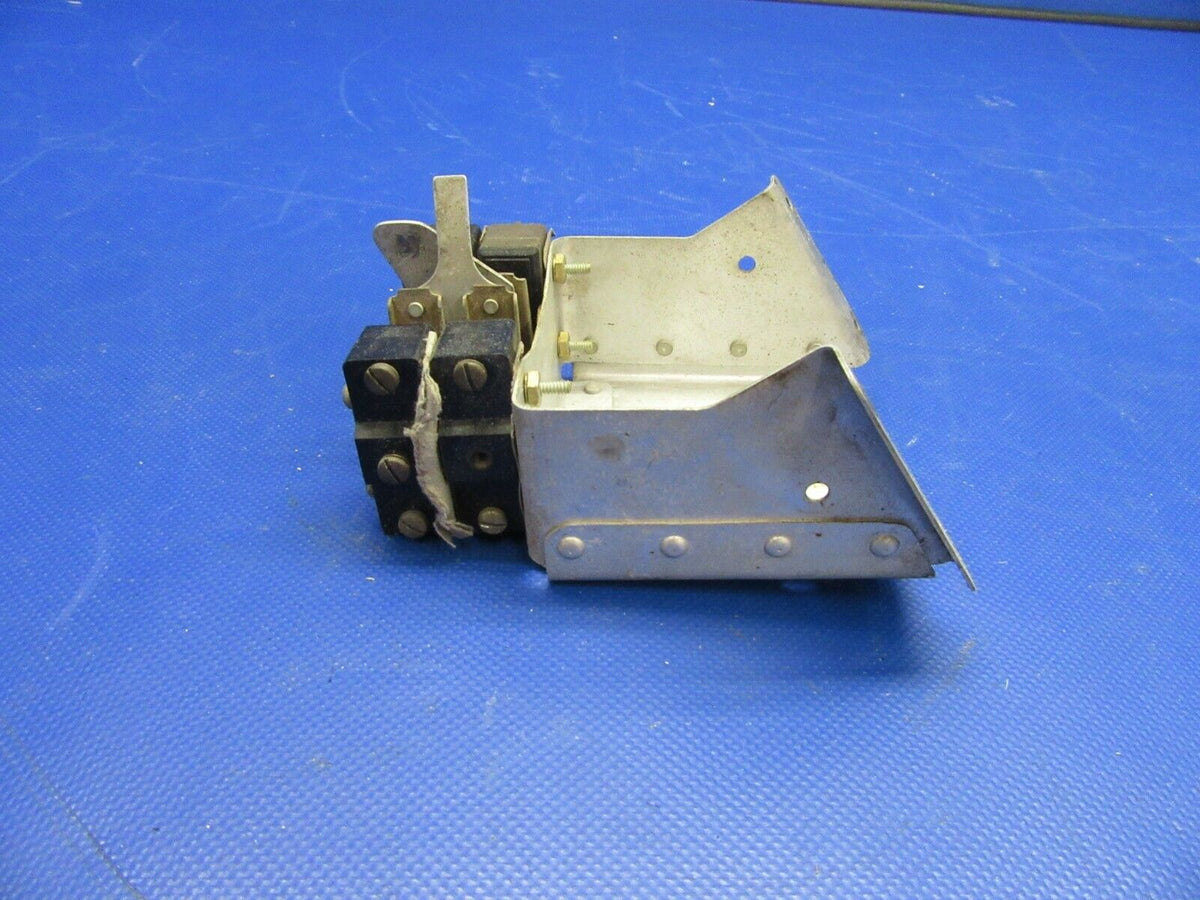 Beech Baron 95-B55 Landing Gear Limit Switch P/N 95-364011 (1121-373 ...