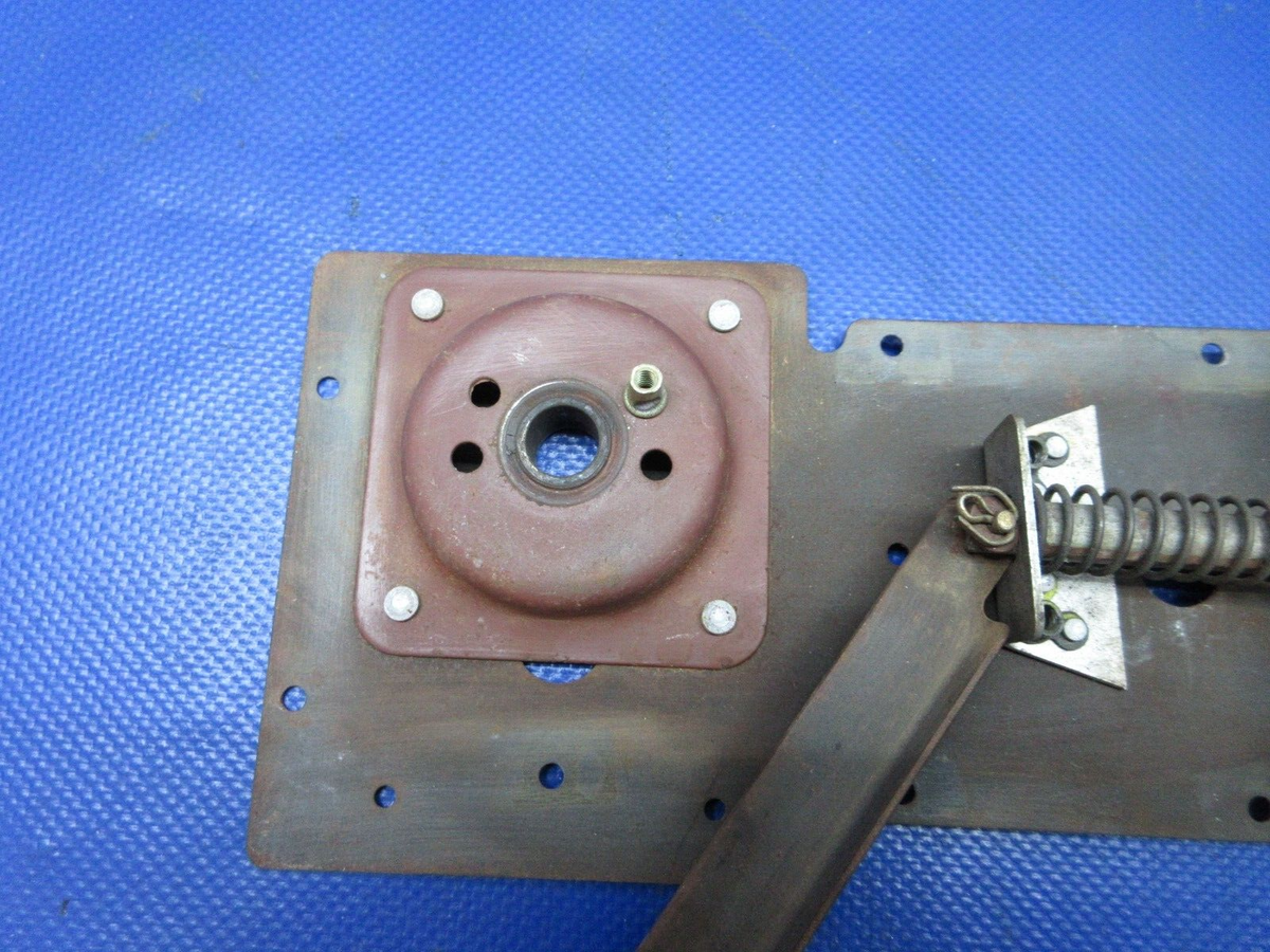 Cessna 172 LH Cabin Door Latch Assy P/N 0511256-1 FOR PARTS (0724-1838 ...