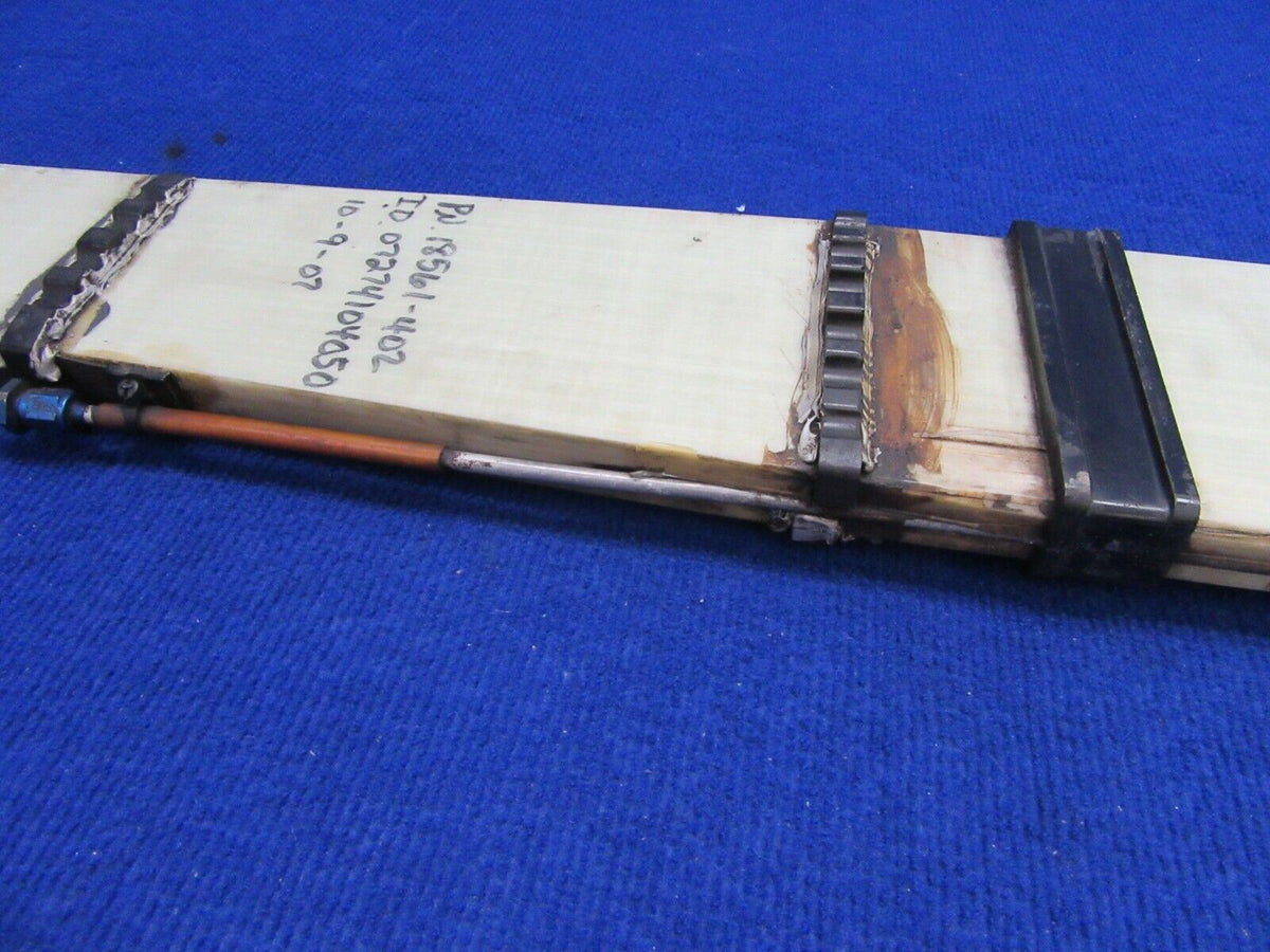 Cirrus SR-22 MLG Strut RH w/ Up Gear Attach Fitting P/N 18561-402 (012 ...