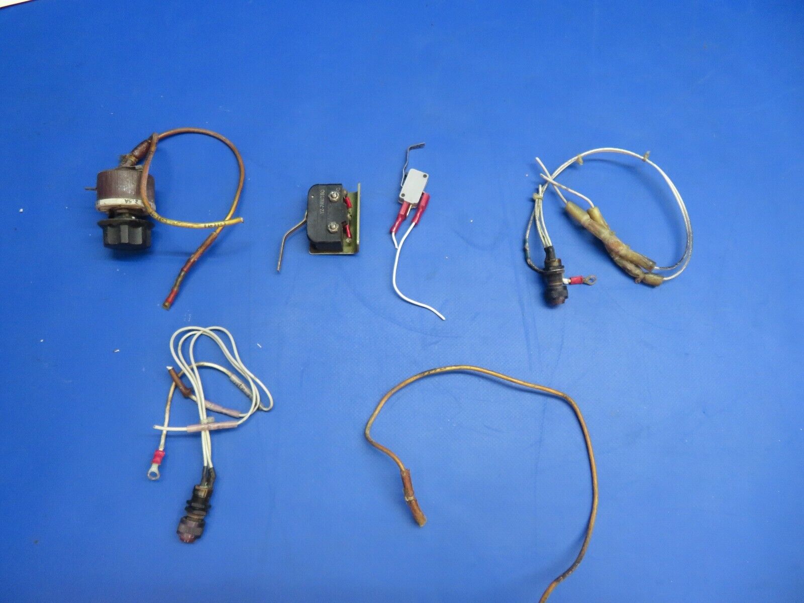 Brantly B2B Helicopter Micro Switches, Press to Test Lights, P/N R-25 ...