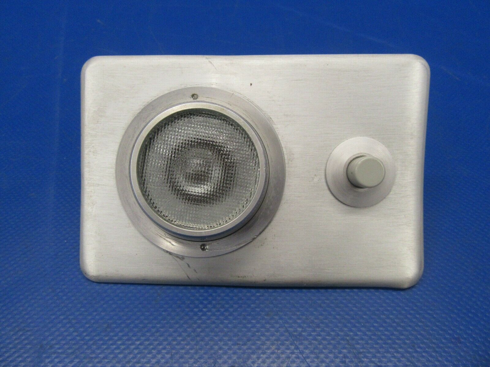 Cessna 310 / 310R Wemac Light & Plate Assy Cabin Lighting P/N 1954 (02 ...