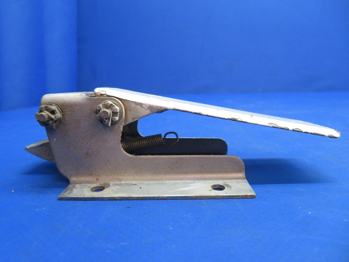 Piper PA-34-200T Seneca Latch FWD Cabin Door w/ Cover P/N 79515-035 (0 ...