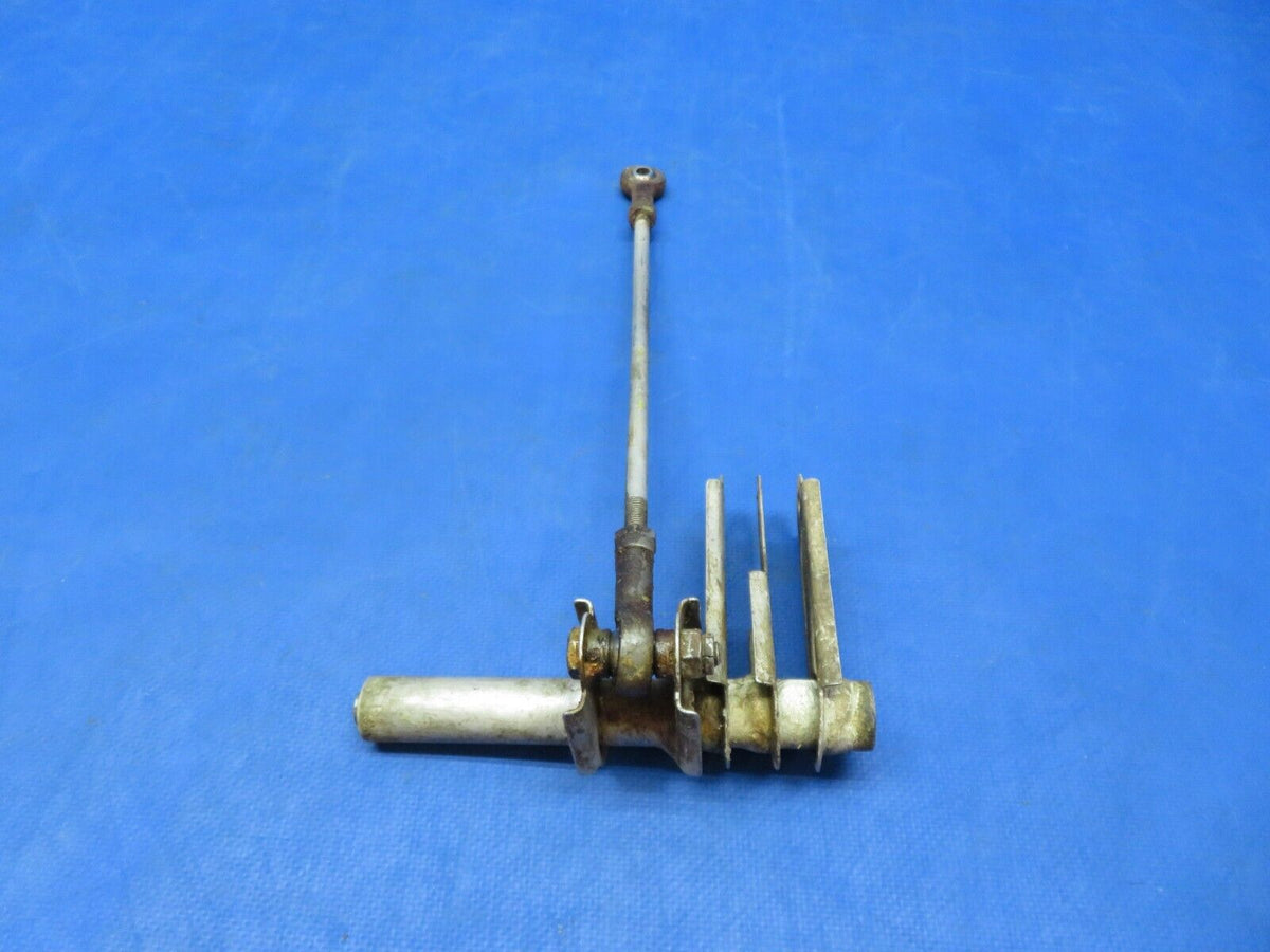 Early Cessna 310 / 310B OTBD Bellcrank RH INBD Flap P/N 0862100-12 (12 ...